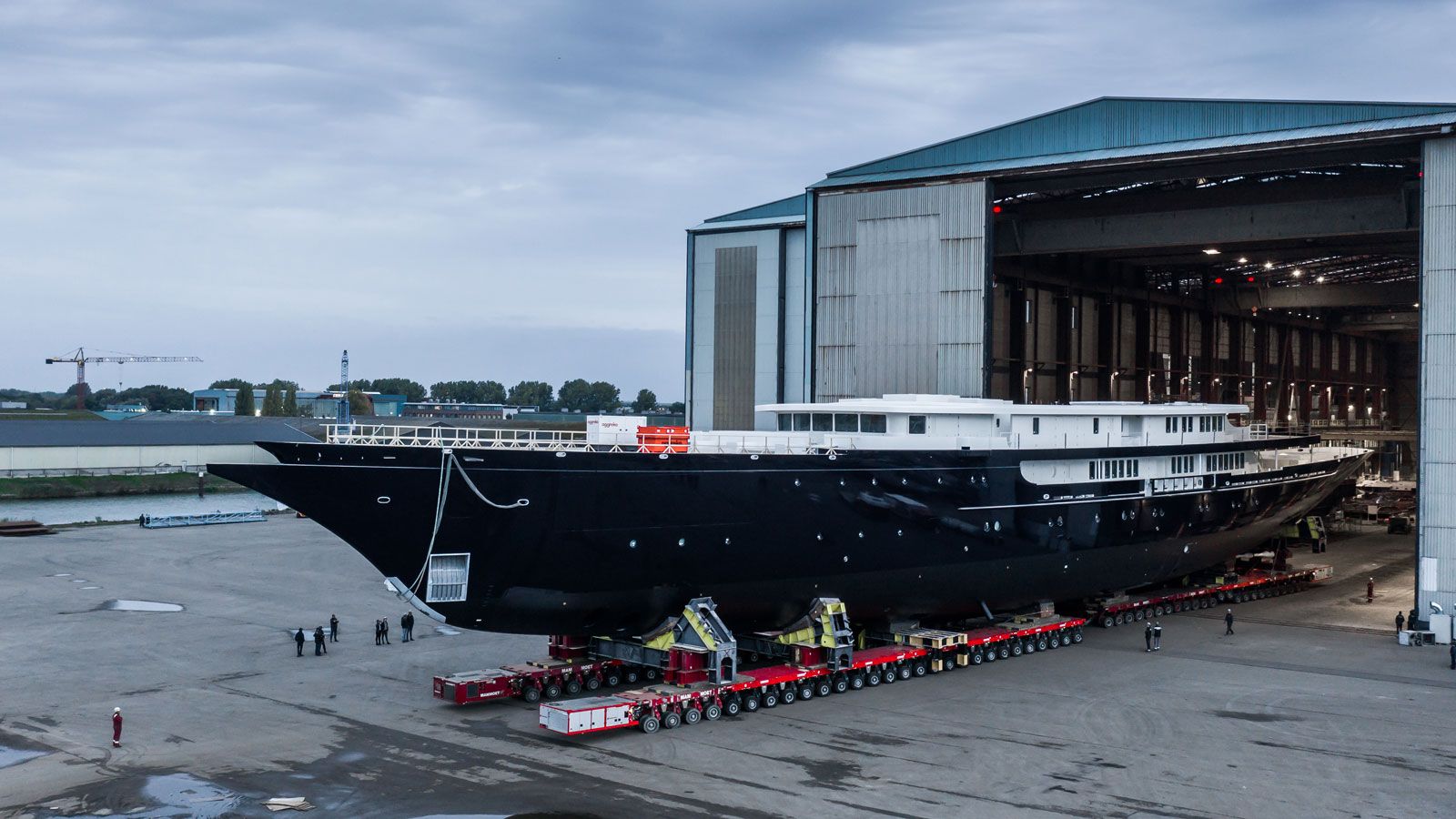 Nine 100m+ superyachts underway at Dutch yards